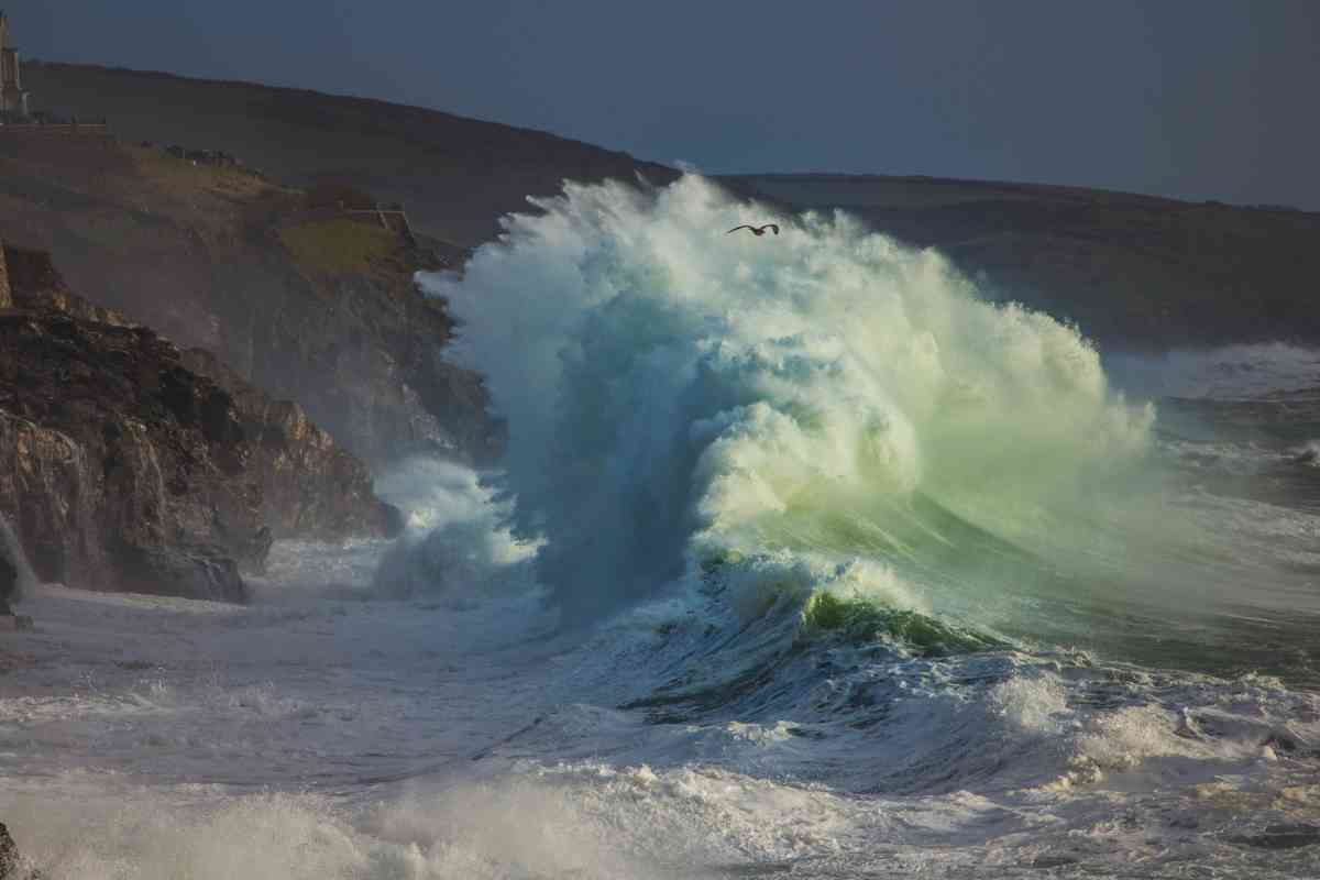 6 Biblical Meaning of Big Waves in Dreams